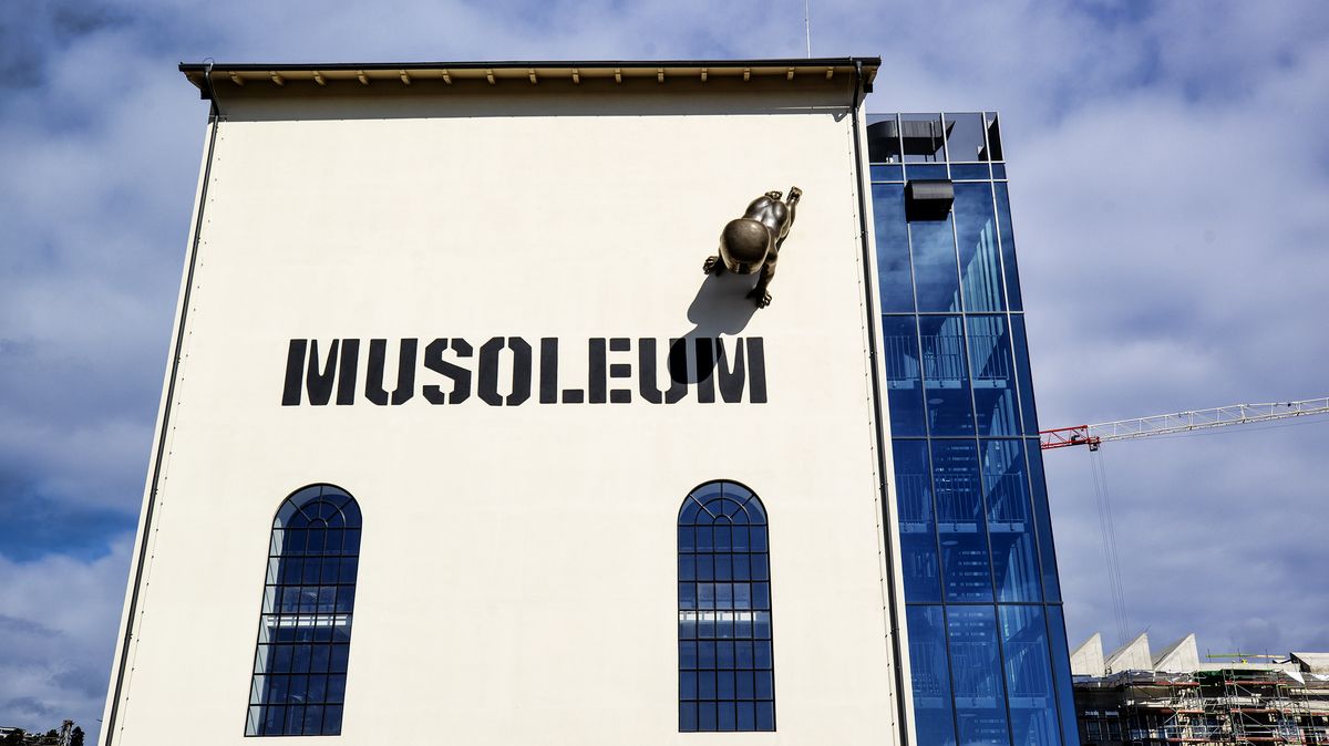 Museum dedicated to David Cerny opens in Prague